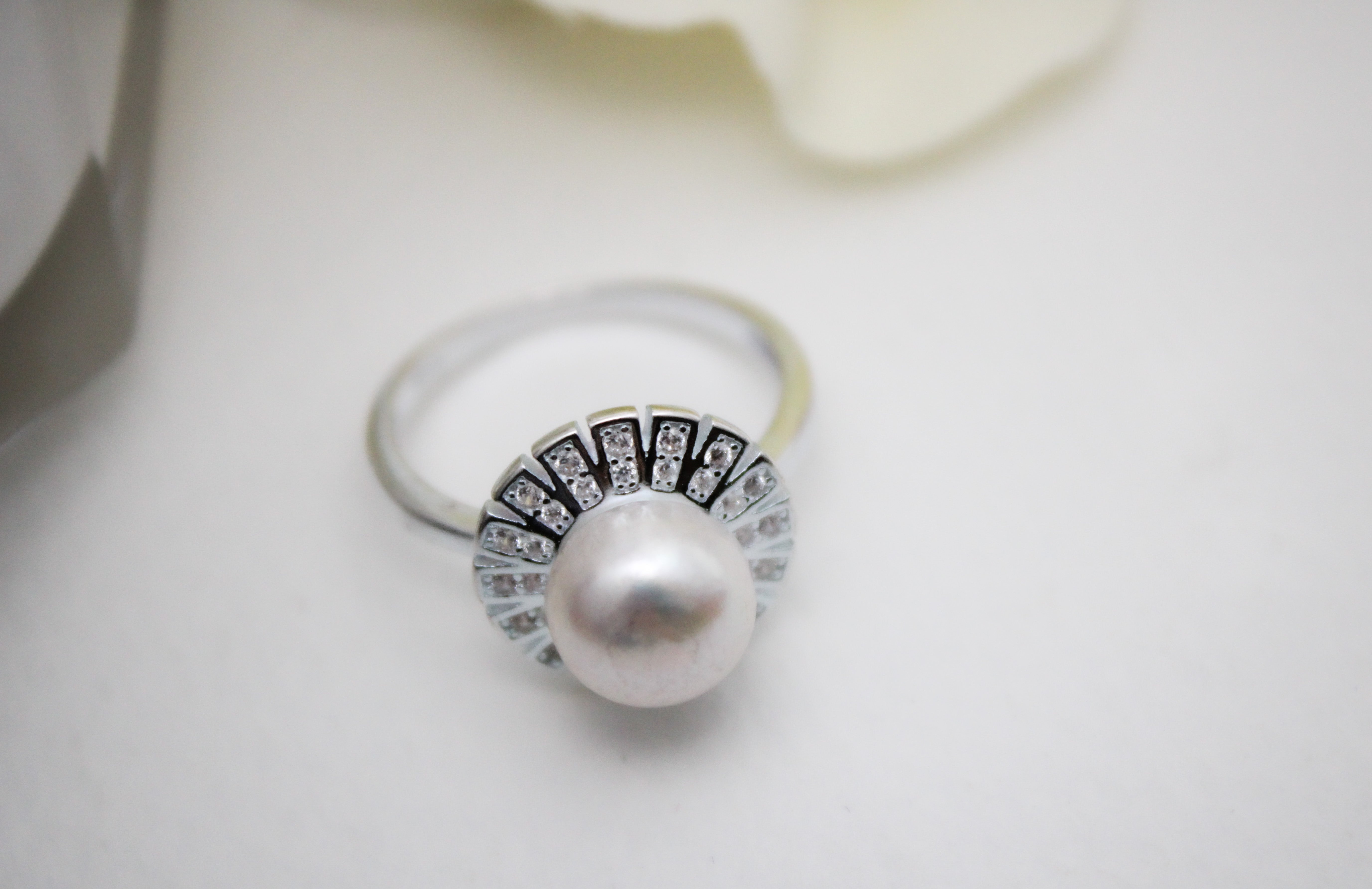 Anillo con perla y piedras – Silver Line
