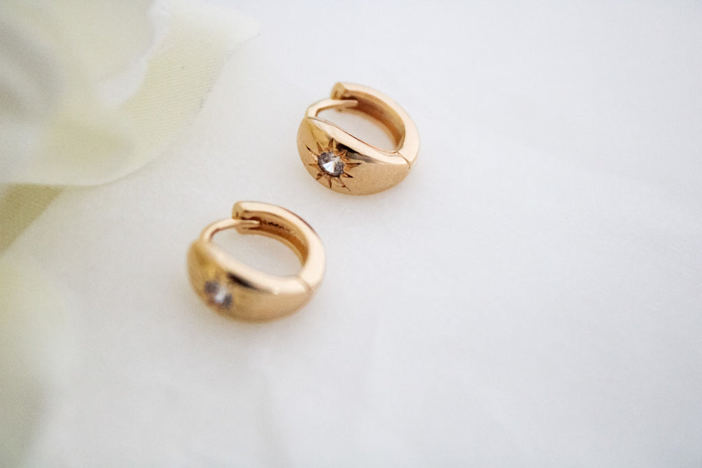 Aros huggies con destello – Silver Line